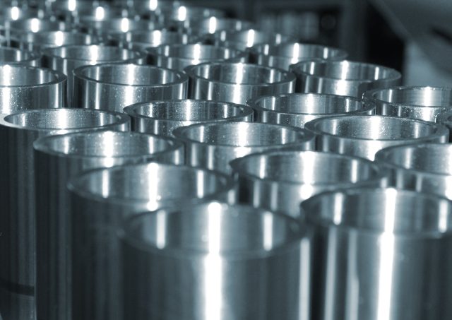Produção industrial brasileira variou 0,7% em abril, revela IBGE ...